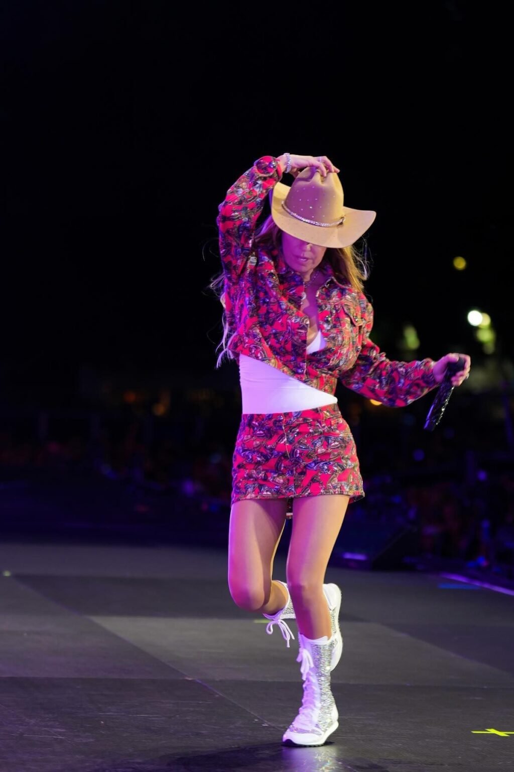 Shania Twain Concert Outfit: 20 Glamorous & Cowboy Chic Ideas - Ruby Style